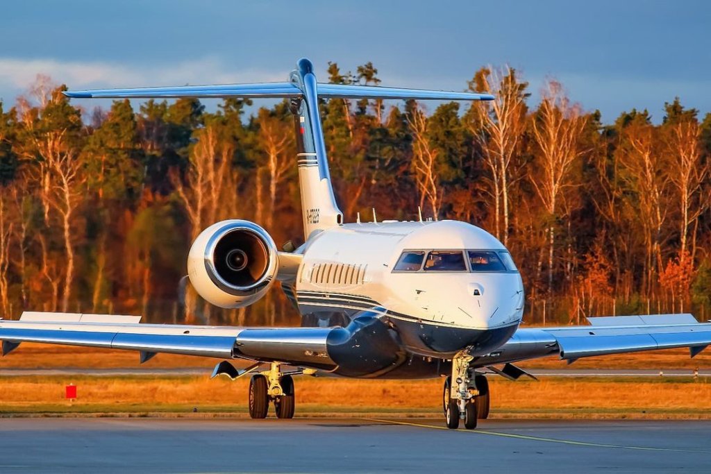 Fall for the comfort and elegance of a aircraft personalized to your ...